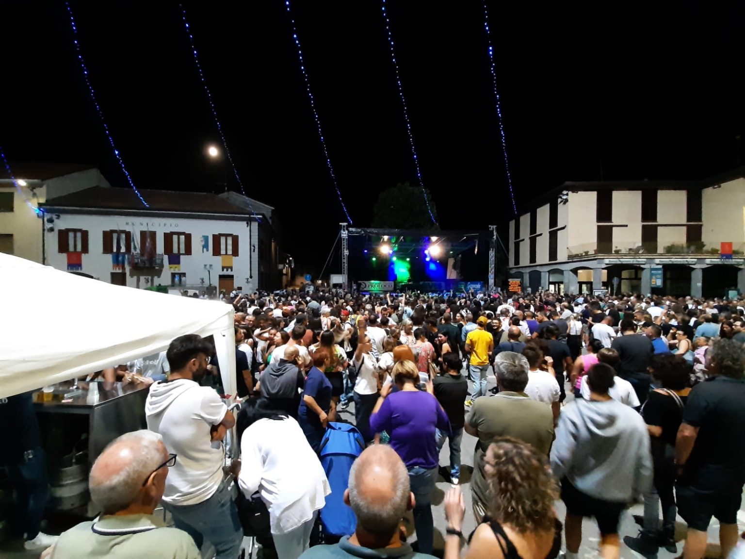 Dj Fargetta "infiamma" la piazza - Corriere di Novara