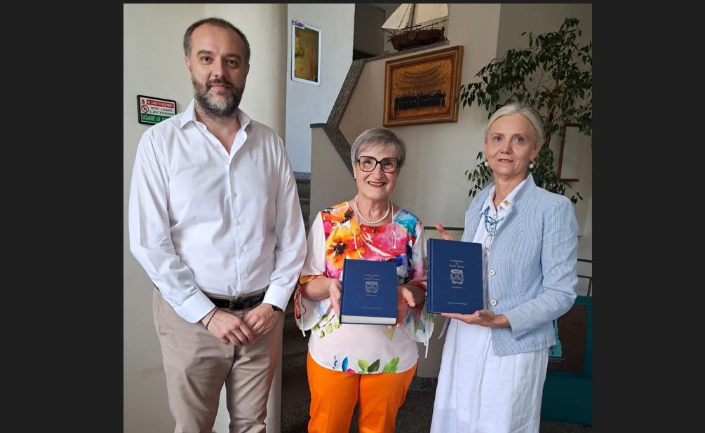Donati alla biblioteca civica del comune di Trecate due volumi storici ...